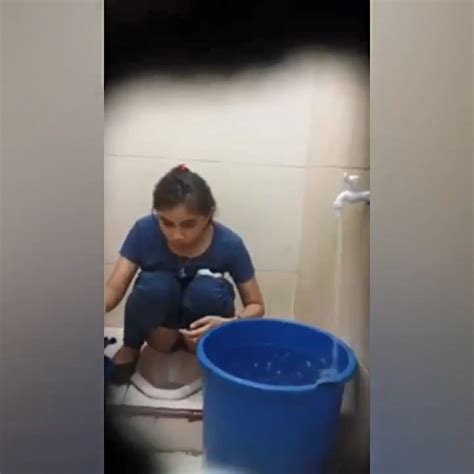 Nonton Bokep Indo Ngintip Cewe Kantoran Cantik Pipis Di Spbu Part