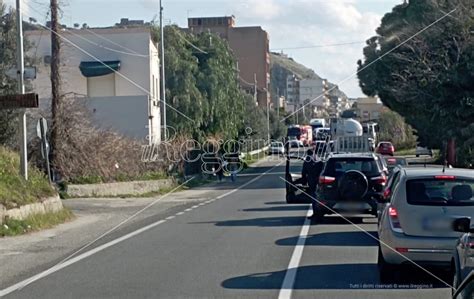 Incidente Sulla State 106 A Lazzaro Nel Reggino Scontro Auto Pullman