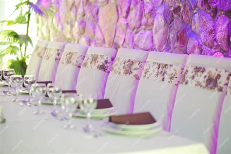 Premium Photo Selective Focus Of Aligned Chairs With Elegant Covers