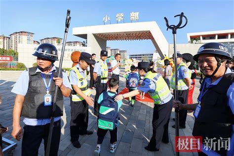全力护航开学季武汉黄陂警方在行动 校园 周边 安保