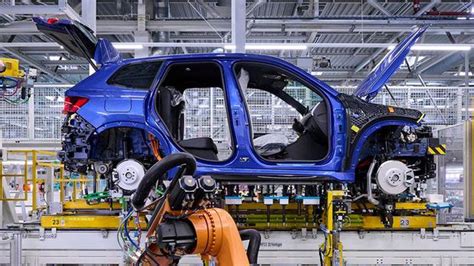 BMW Ya se produce el BMW iX el SUV eléctrico más barato de la marca con km de autonomía