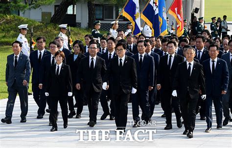 제22대 국회 원구성 완료현충원 참배하는 국회의장단 Tf사진관 포토 기사 더팩트