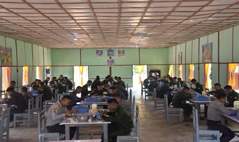 တပ်မတော် တပ်ရင်း တပ်ဖွဲ့အသီးသီးမှ အရာရှိ၊ စစ်သည်၊ မိသားစုဝင်များအား ရင်းရင်း နှီးနှီး တွေ့ဆုံ