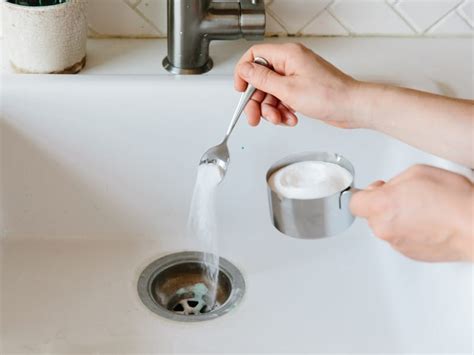 How To Unclog A Bathtub Drain With Baking Soda