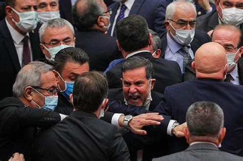 Meclis Te Kavga Vekiller Birbirine Girdi Yurtsever