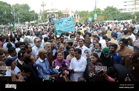 Pakistani Supporters And Workers Of Opposition Party Pmln Shouting