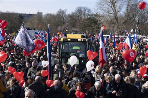 EU Faces Pressure To Defuse Mounting Anger As Farmers Protest Across Europe Euronews