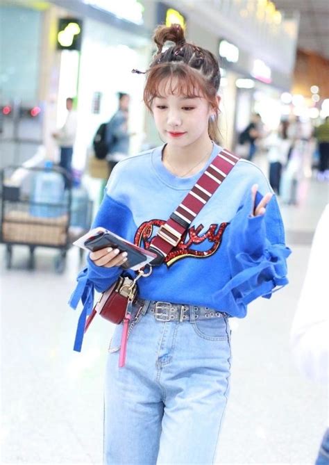 火箭少女「彩虹妹妹」徐夢潔現身機場 潮裝打扮笑容甜美 每日頭條