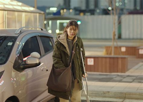 엄마 날 왜 죽이려고 했어 같은 속옷을 입는 두 여자 삶은영화