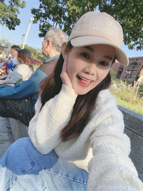 其實愛一個人，沒必要去約束他。 如果他是愛你的，他自己會管住自己。 忠誠是自我約束，而不是管束。 真正愛你的人，會為了你拒絕其他一切曖昧。 我