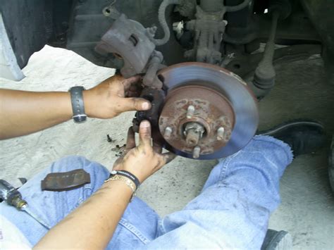 Cambio De Balatas Delanteras Y Traseras En Nissan Tsuru III B13