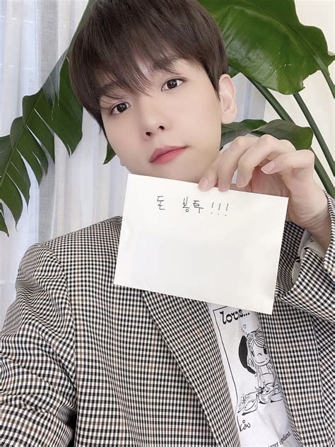 아이돌 이슈 곧 군복무 마치고 돌아오는 엑소 백현  2월 5일 소집 해제 후 엑소 완전체로 컴백 예정