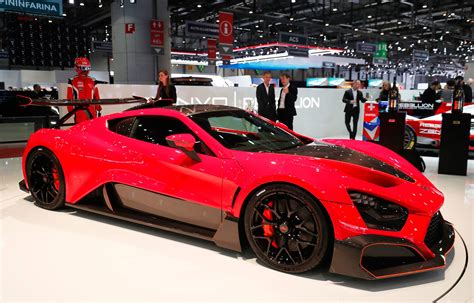 En este vídeo puedes ver como baila el impresionante alerón trasero activo del Zenvo TSR S