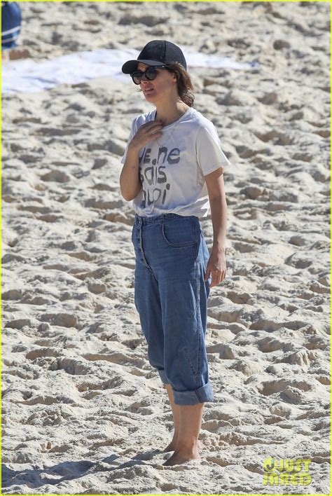 Rose Byrne And Bobby Cannavale Pack On The Pda During Rare Outing In