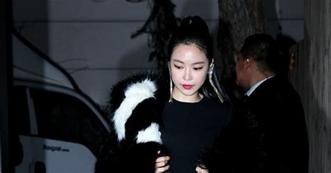 T포토 손나은 각선미 드러낸 미니스커트