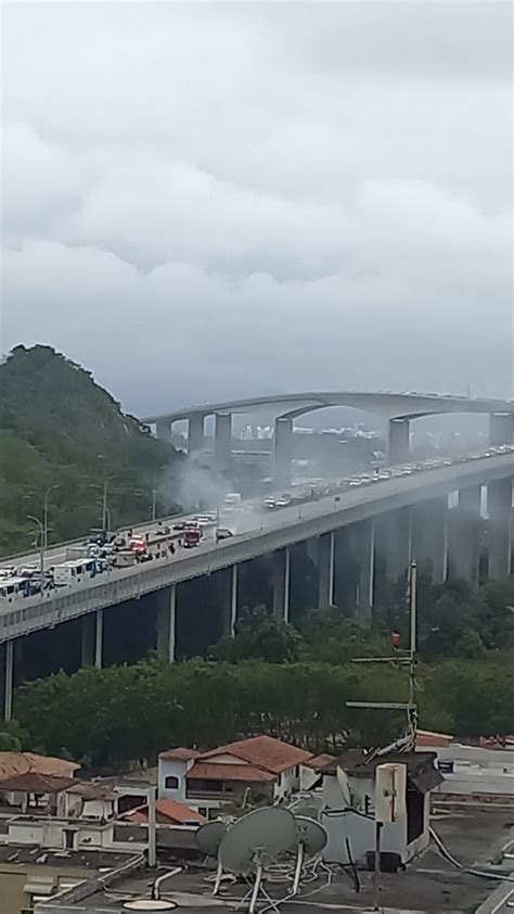 Carro Pega Fogo Na 3ª Ponte E Trânsito Fica Lento No Sentido Vitória