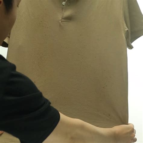 뿌려주기만 하면 구겨진 옷 주름 다 펴지는 아이템 외출전에 뿌리면 다림질 할 필요 없다고ㄷㄷㄷㄷ 더 알아보러 가기