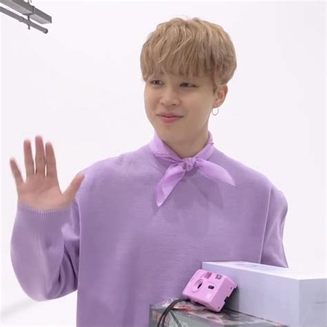 Pin By Emma On Tiny Mimi Jimin Selca Jimin Kim Taehyung Funny