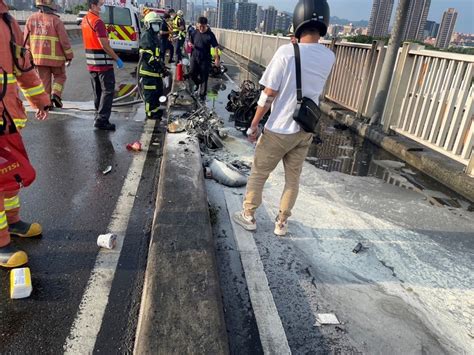 北市華中橋6機車追撞起火燃燒（2） 圖