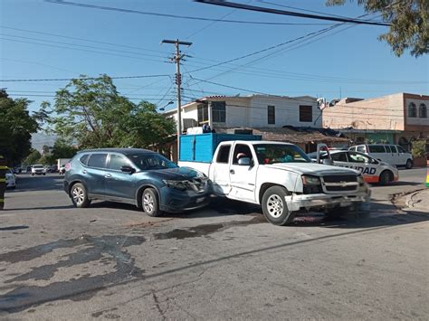 Conductor no respeta alto y choca en el Centro de Torreón hay una