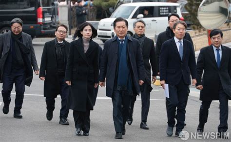 윤 대통령 탄핵심판 2차 변론기일 출석하는 국회 탄핵소추단