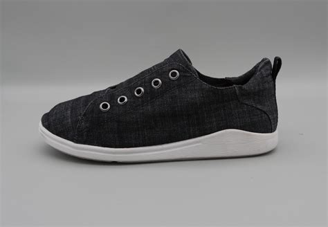 Momentum Slip On Unisex Sneaker Black