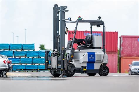 What Is The Difference Between An Automated Forklift And A Forked Agv