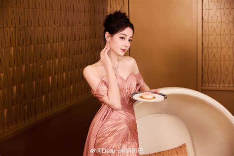 迪麗熱巴學生照曝光！ 精緻五官獲讚天生美人胚子 蕃新聞
