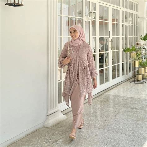 Musim Hajatan Ini 5 Inspirasi Outfit Hijab Untuk Kondangan Yang Kekinian