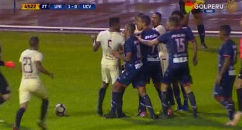 Universitario De Deportes Vs César Vallejo Jersson Vásquez Y Carlos
