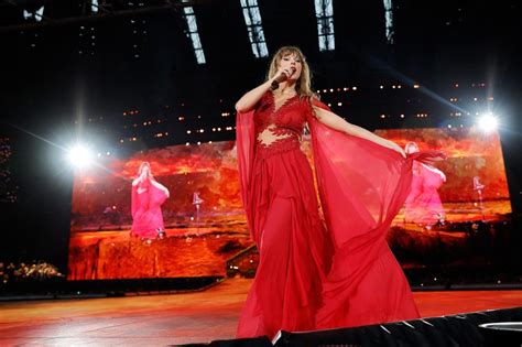Taylor Swift Addresses Cancellation Of Vienna Shows Due To Terror Plot Us Weekly