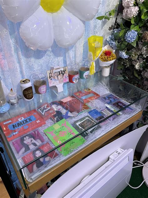 하얀 On Twitter 겨울토끼설윤아생일축하해 겨울에내려온눈꽃천사축하해원 역대급으로 좋았던 톤앤매너 1층 2층 너무 다 잘꾸며져 있었고 럭드도 7번