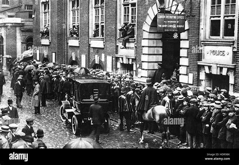 Ww1 Recruiting Office Crowds Queue In The Rain To Enlist At The