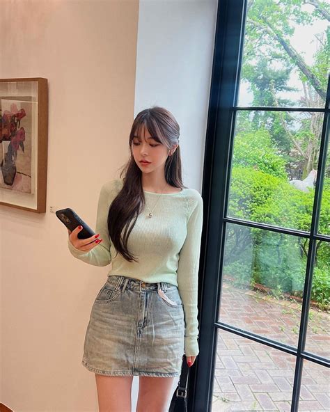 Pin By Crashshsh On 패션2 Fashion Denim Skirt Babes