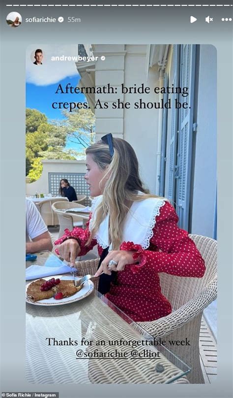 Sofia Richie Shows Off Her Hugesparkling Wedding Ring As She Tucks Into