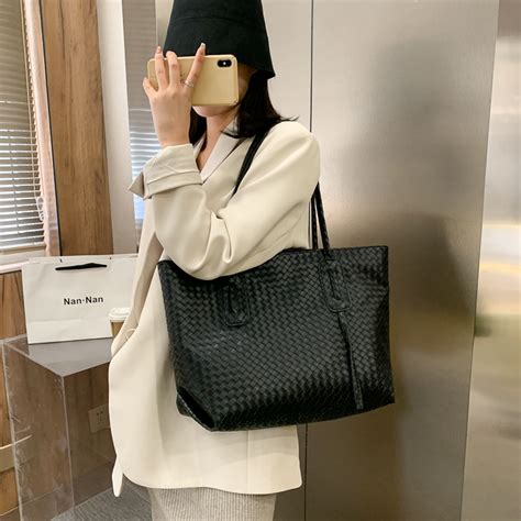 大容量托特包包女2023春夏季新款潮今年流行网红单肩质感斜挎百搭虎窝淘