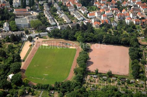 Frankfurt am Main aus der Vogelperspektive Sportanlage Seckbach Süd in