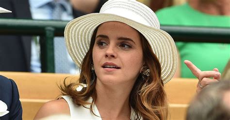 Emma Watson En Bonne Compagnie Lactrice Charme Ses Fans En Robe