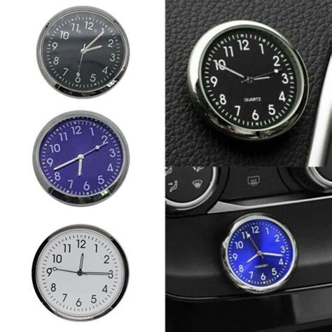 Gift Horloge de tableau de bord de voiture Mini montre à cadran lumineux avec petit ornement
