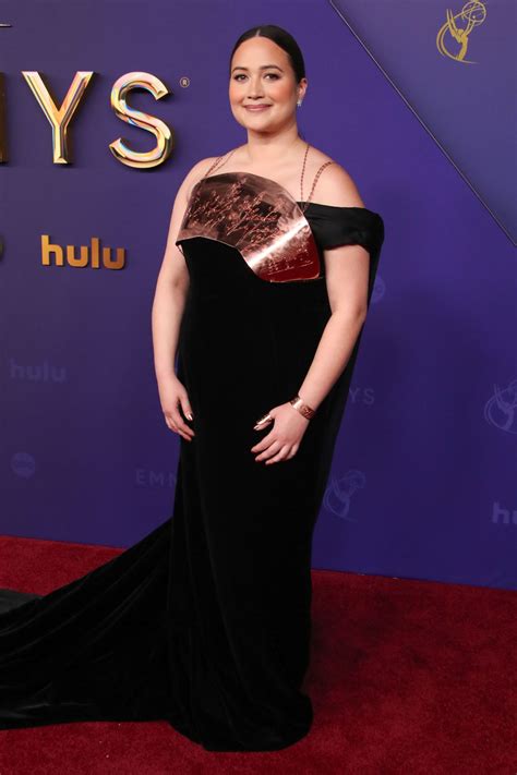 Looks En La Alfombra Roja De La 76a Edición De Los Premios Emmy Vea