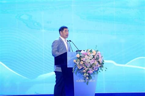 中国工程院院士哈工大环境学院教授中国生产力学会水与健康委员会首席专家马军在2023第八届健康饮水产业发展高质量论坛上发言 健康饮水之家