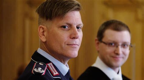 Bundeswehr Kommandeurin Auf Twitter Offene Beziehung Auf Der Suche