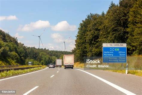 독일의 유명한 고속도로 아우토반을 통해 캐롤라이나입니다 독일 속도로에 속도 제한이 없습니다 0명에 대한 스톡 사진 및 기타 이미지 Istock