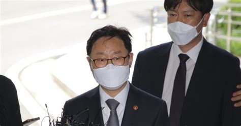 법무장관 피고인 박범계 첫 법정출석 민망한 노릇