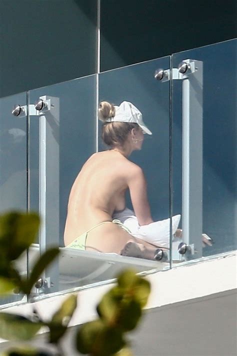 Roosmarijn De Kok Topless Nude