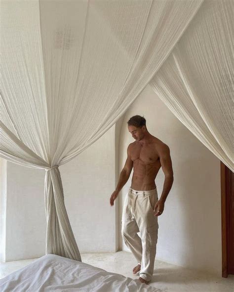 Pin On Pose Ideas For Guys