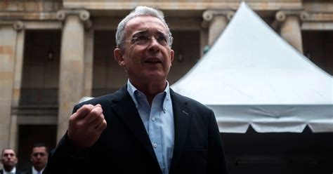 El Expresidente Colombiano Álvaro Uribe Renuncia A Su Curul En El
