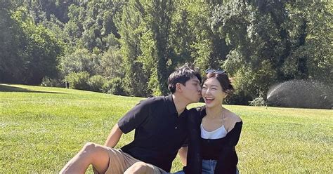 레이디제인 ♥임현태 키스 받고 활짝웃는 모습 똑 닮은 신혼부부