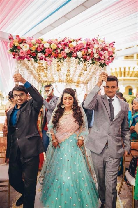 The Best Phoolon Ki Chaadar For Bridal Entry That We Spotted In Our