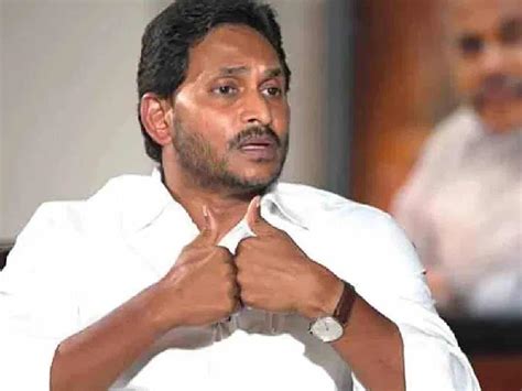 జ‌గ‌న్‌ను తిట్టిపోస్తున్నారు ఎవ‌రో కాదు